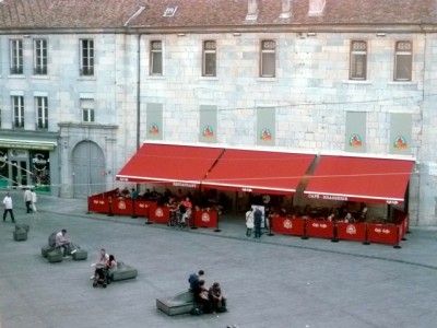 La place Pasteur s’est teintée de rouge - Besançon Info...