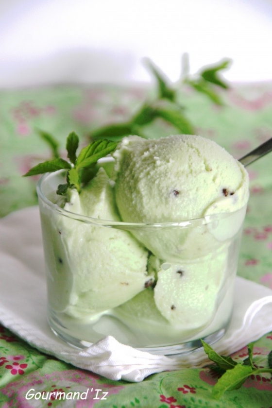Glace à la menthe et billes croustillantes de chocolat (sans oeufs mais ...