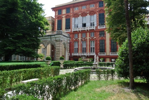 Le Palais rouge vu du jardin du Palais blanc : Les Lettres blanches ...